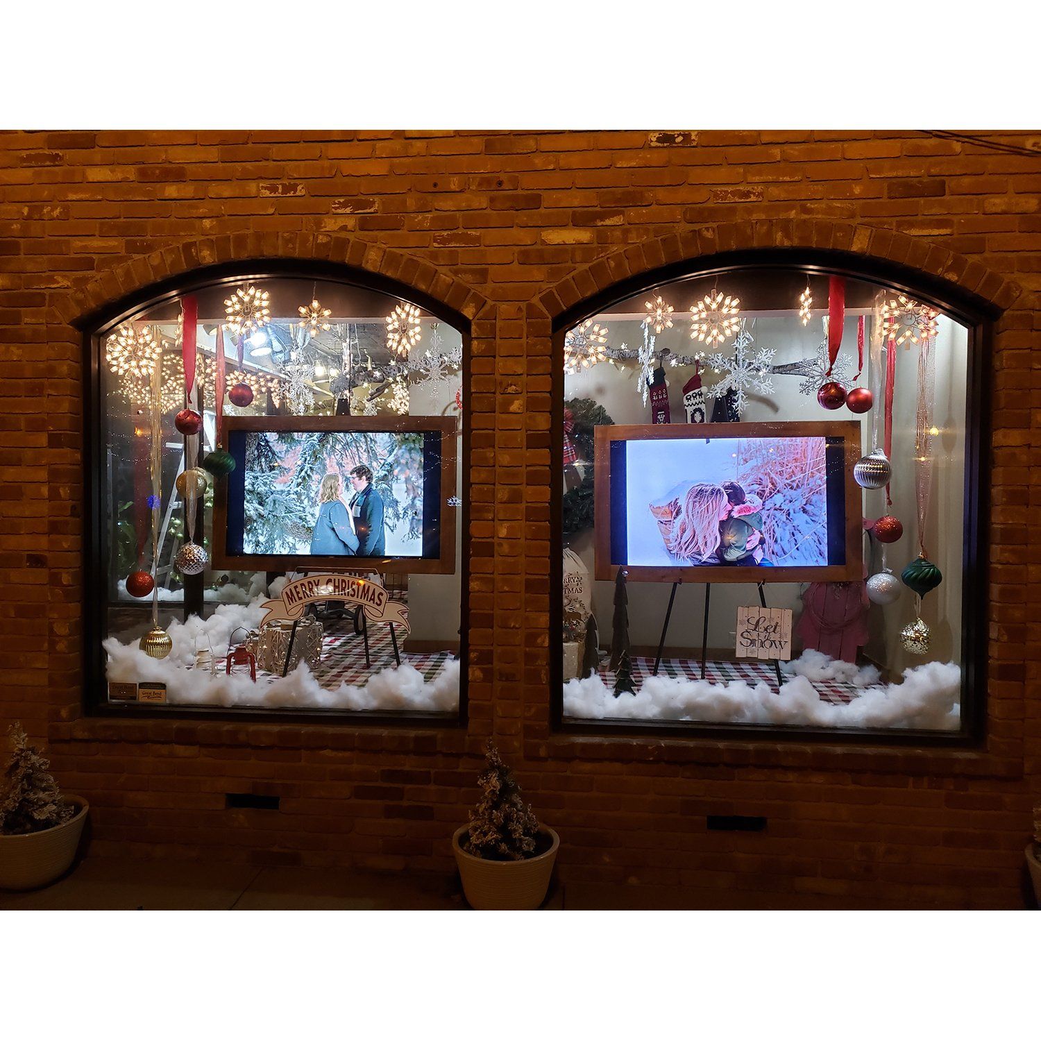 2020 Christmas Window Displays