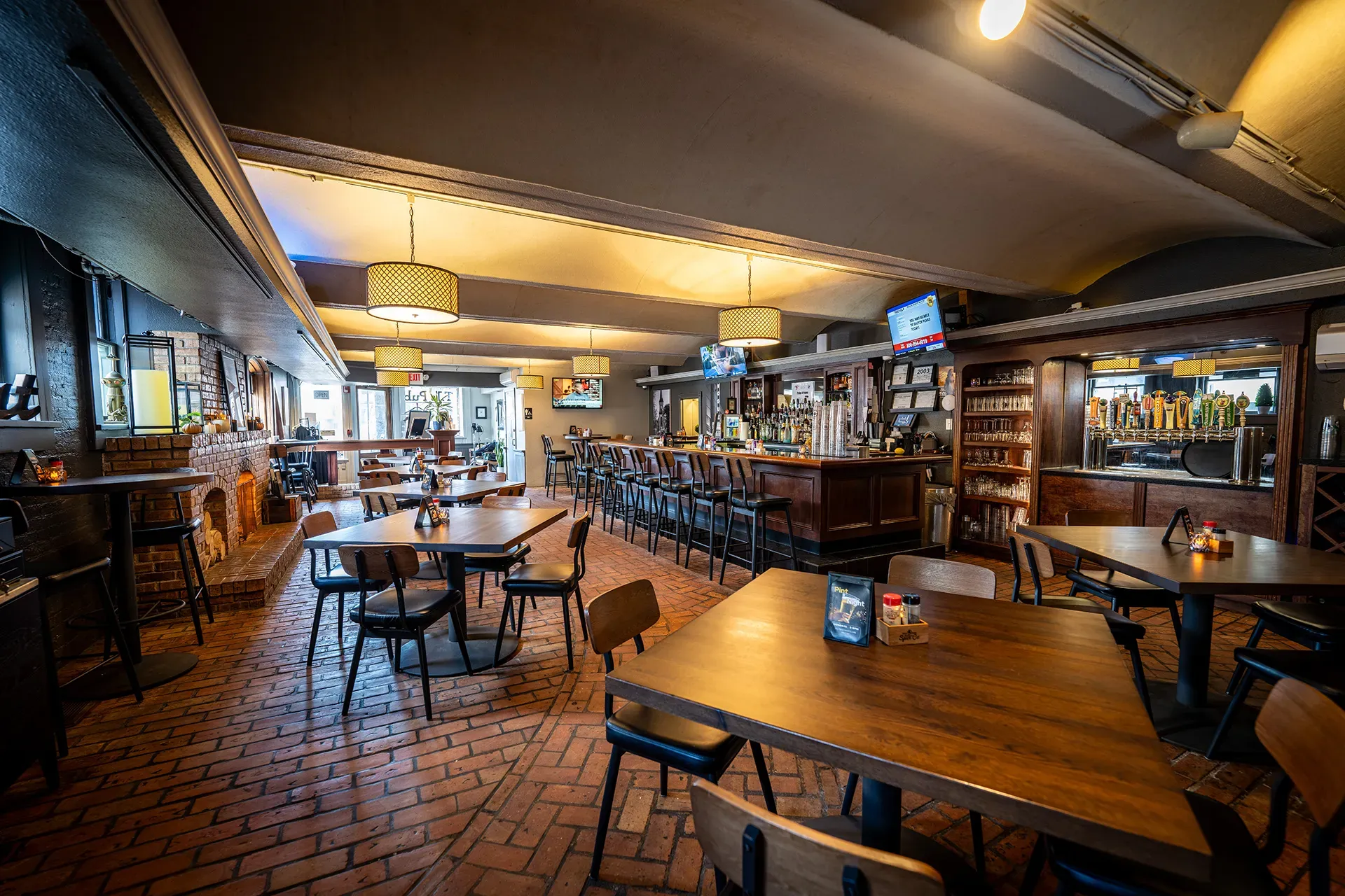 Top Restaurants in Manistee – TJ’s Pub at The Ramsdell Inn