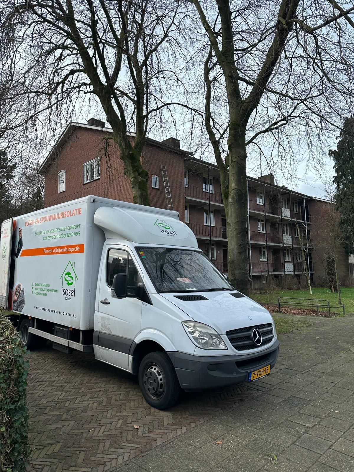 Wat levert spouwmuurisolatie op? ISOSEL oplevering spouwisolatie