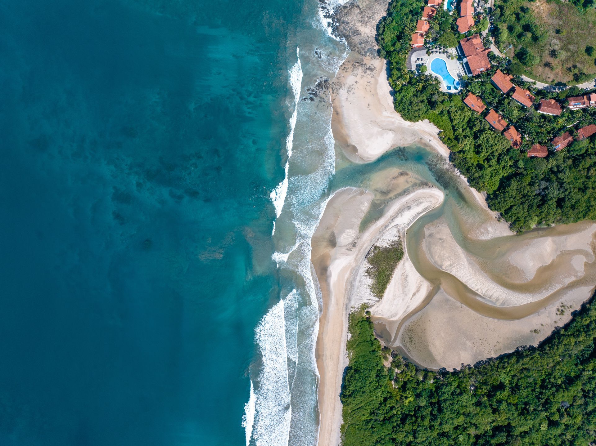 Pupa House Tamarindo | Boutique Hostel & Butterfly Garden