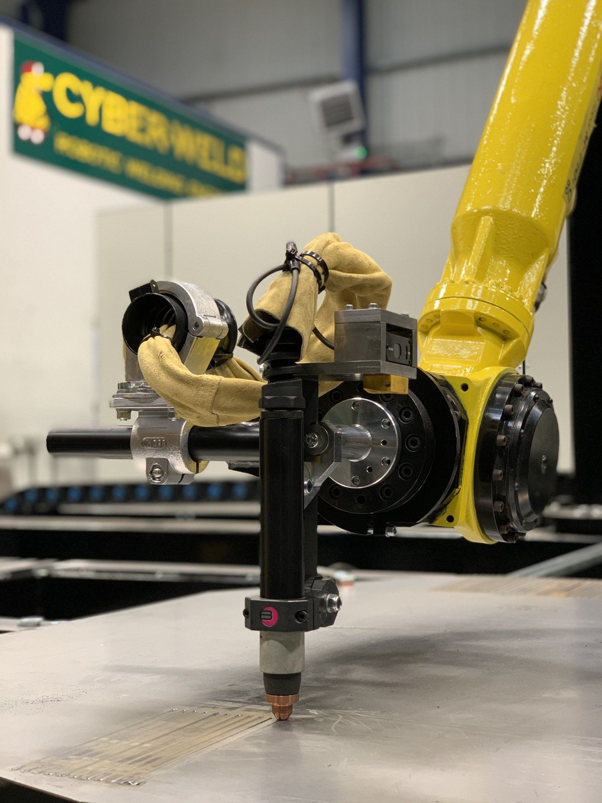 Plasma cutting cell - Robot Welding by Cyber-Weld