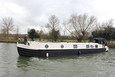 Wide beam boat building in Warwickshire