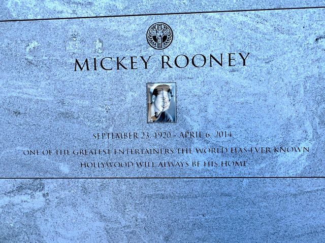 Famous Celebrities Buried At Hollywood Forever Cemetery 60 Photos ...