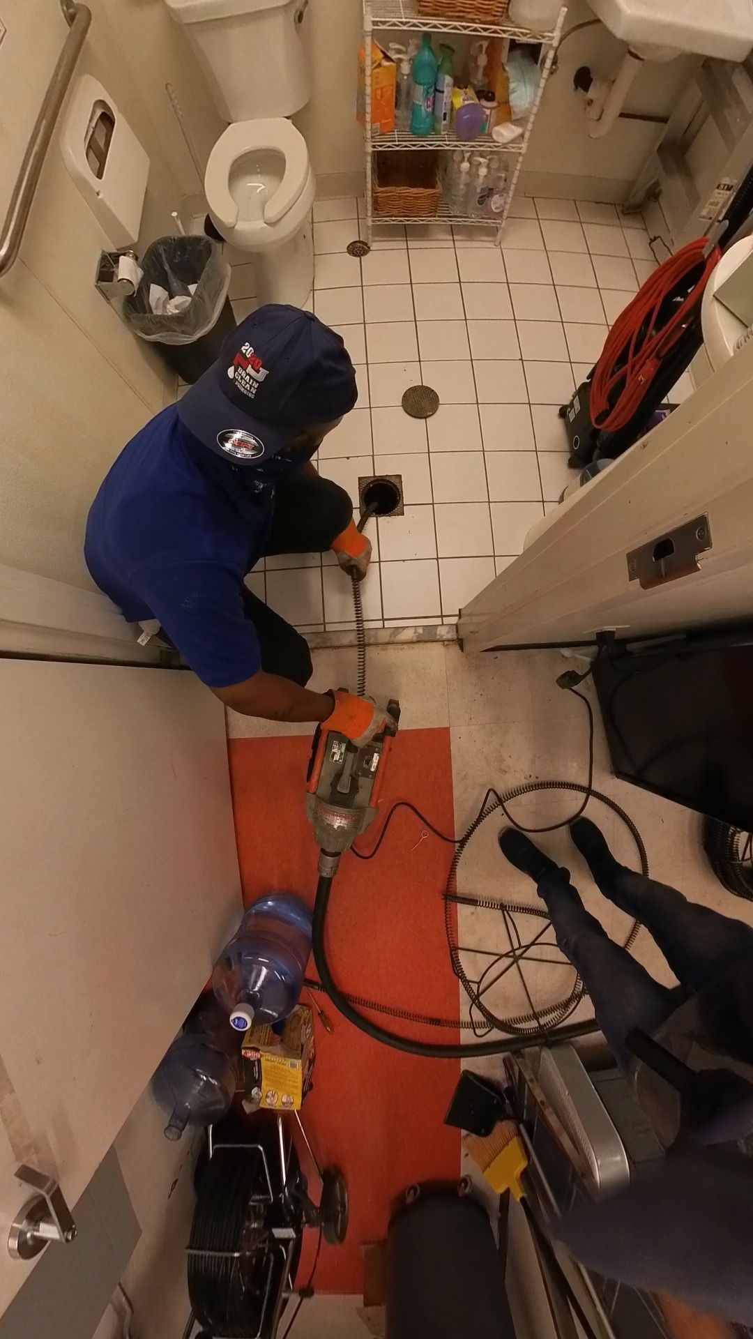 Choosing Who to Call for Clogged Drain Dilemmas: Expert Advice!