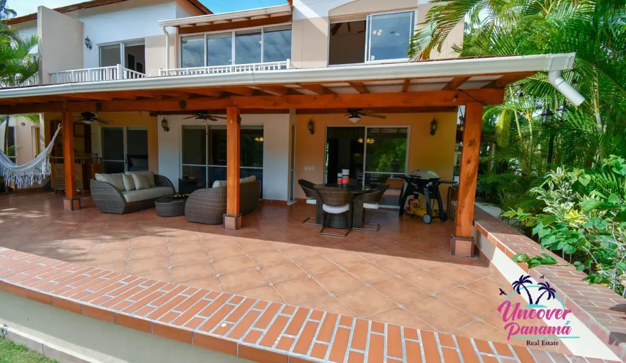 Three-bedroom townhouse just steps from the beach