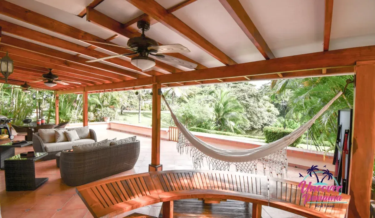 Three-bedroom townhouse just steps from the beach