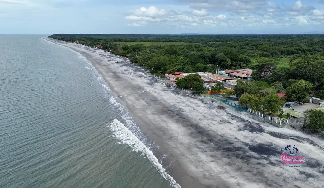 Plot in second sea line in Juan Hombrón