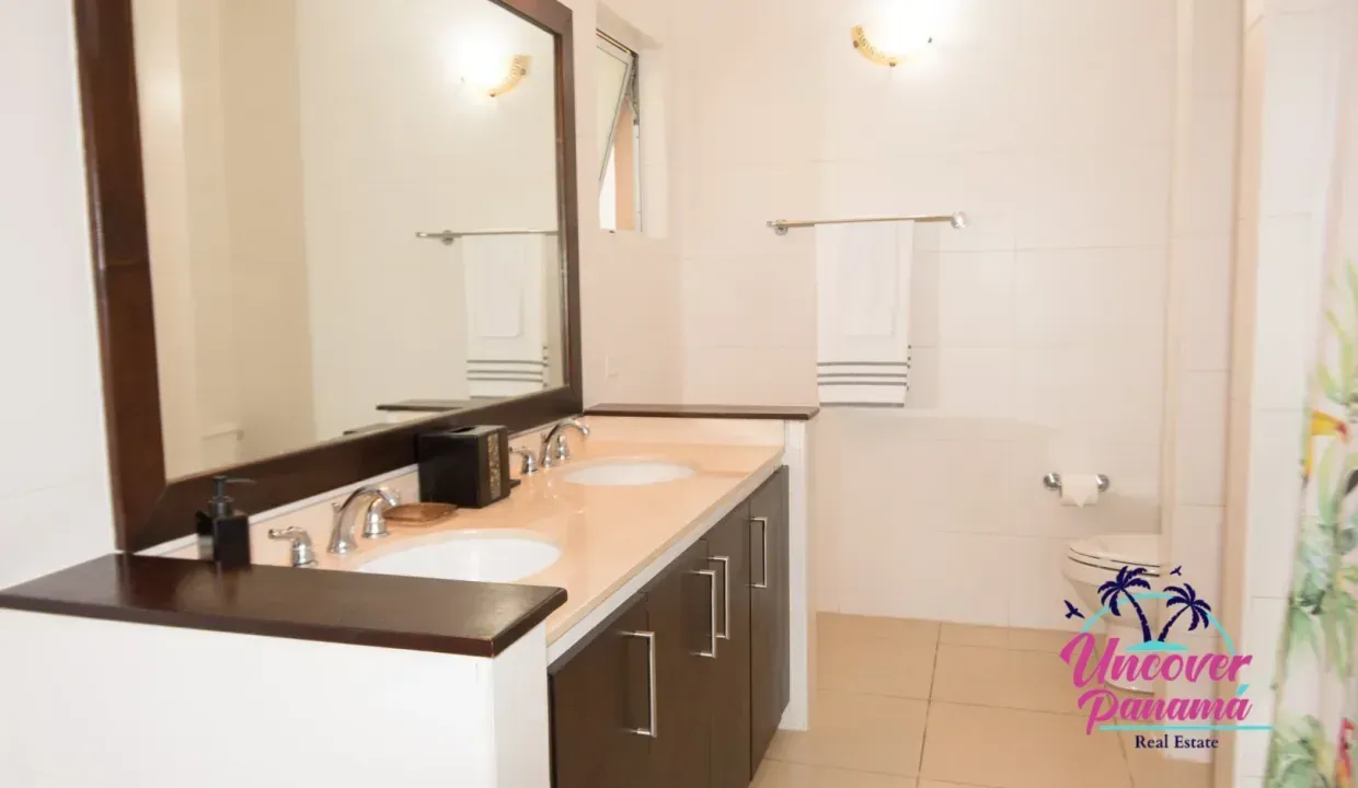Luxury villa for sale in Decameron with stunning lake views