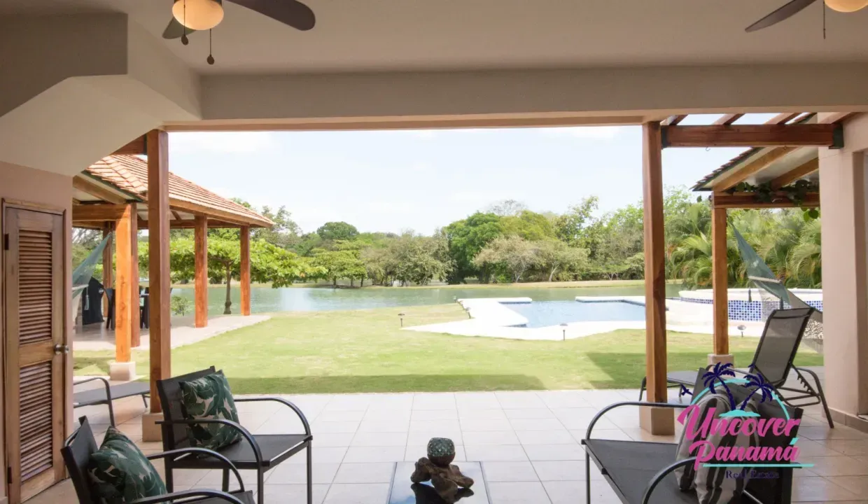 Luxury villa for sale in Decameron with stunning lake views