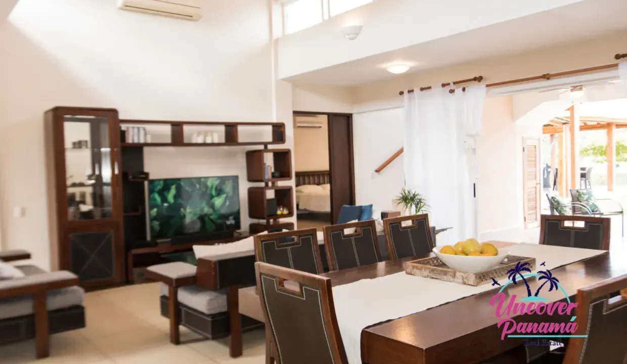 Luxury villa for sale in Decameron with stunning lake views