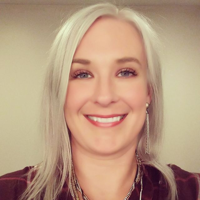 Julie Komorowski's Instagram, Twitter & Facebook on IDCrawl