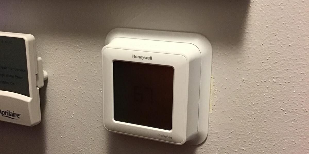 7 Signs of a Bad Outlet You Shouldn’t Ignore + How to Fix It