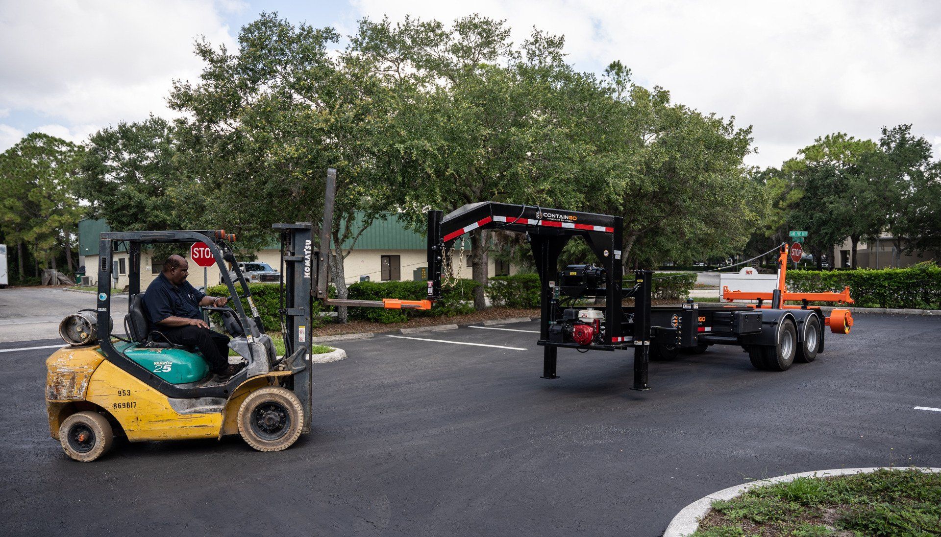 Forklift Trailer Hitch Attachment | ContainGo