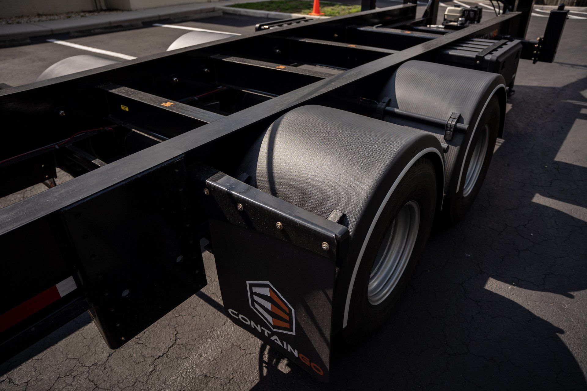 Side-Shift, Self-Lifting Container Trailer | ContainGo