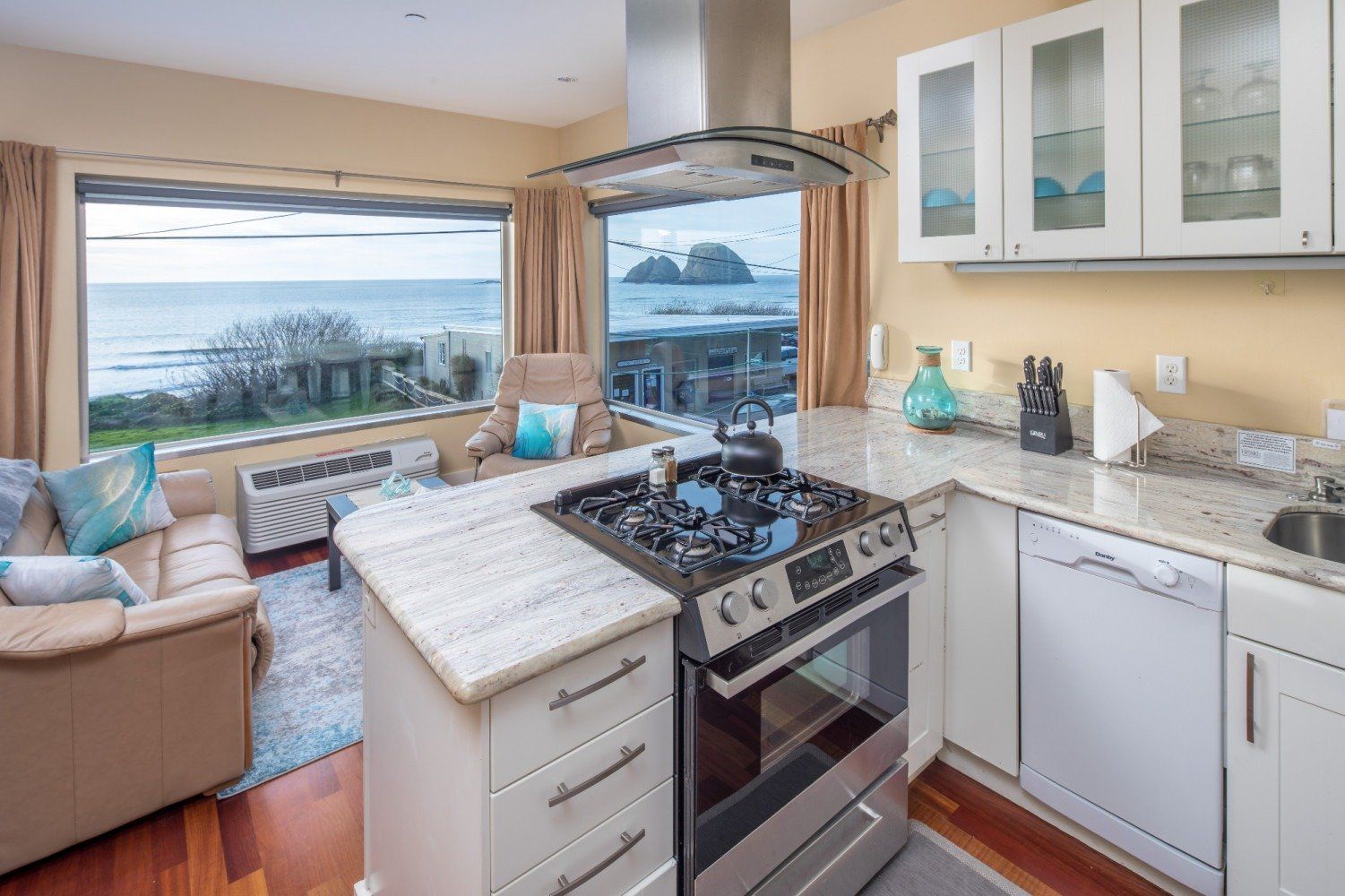 Three Arch Inn Gallery