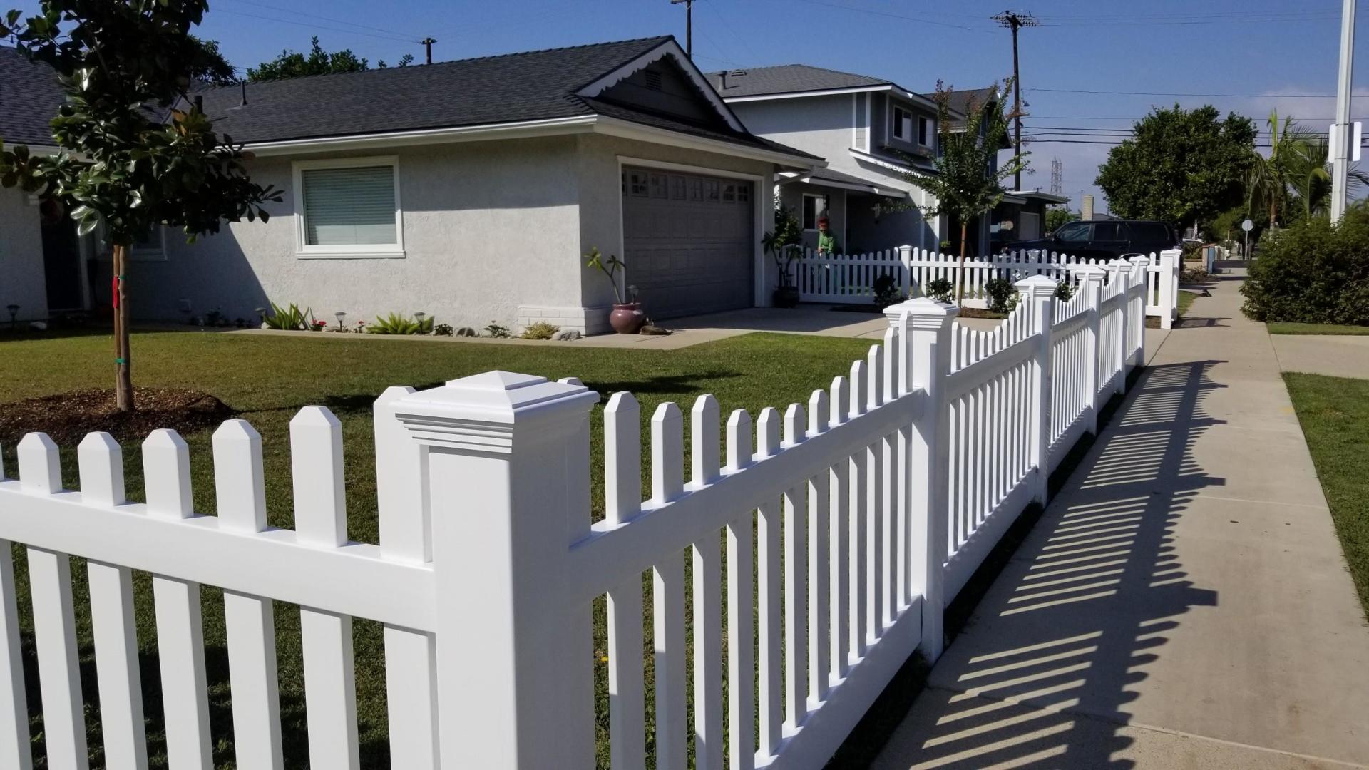 Vinyl Fence Topper | Anaheim, California | Superior Fence Inc.
