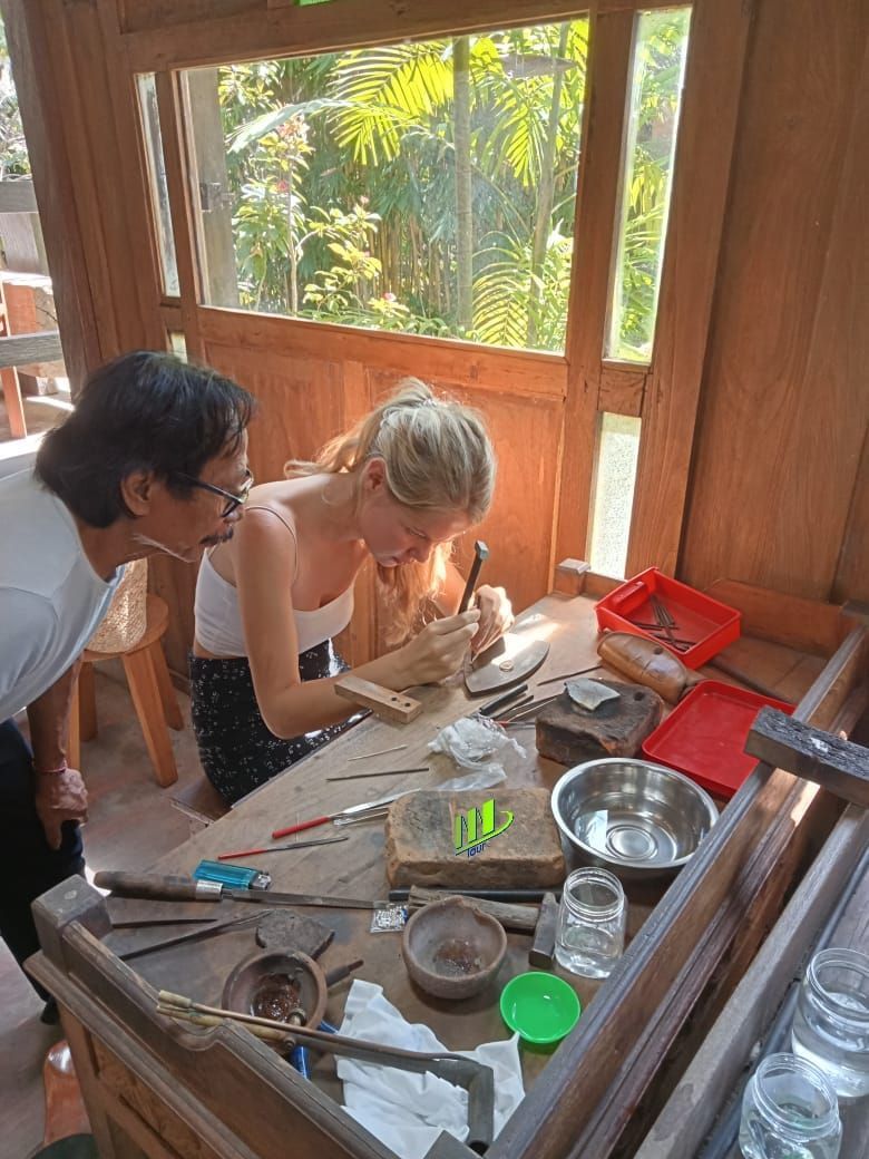 Silver class jewelry for beginner in Bali, Silversmith.