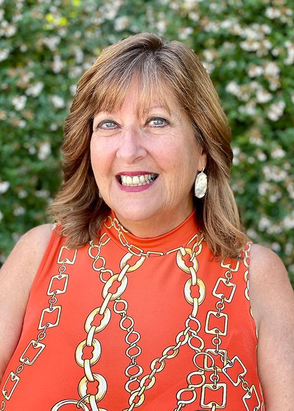 Julie Pugh's Instagram, Twitter & Facebook on IDCrawl