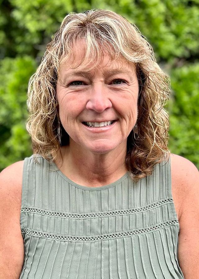 Julie Pugh's Instagram, Twitter & Facebook on IDCrawl