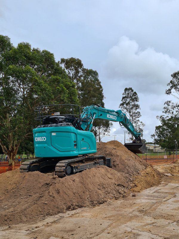 Kobelco 15t Excavator | Dry hire