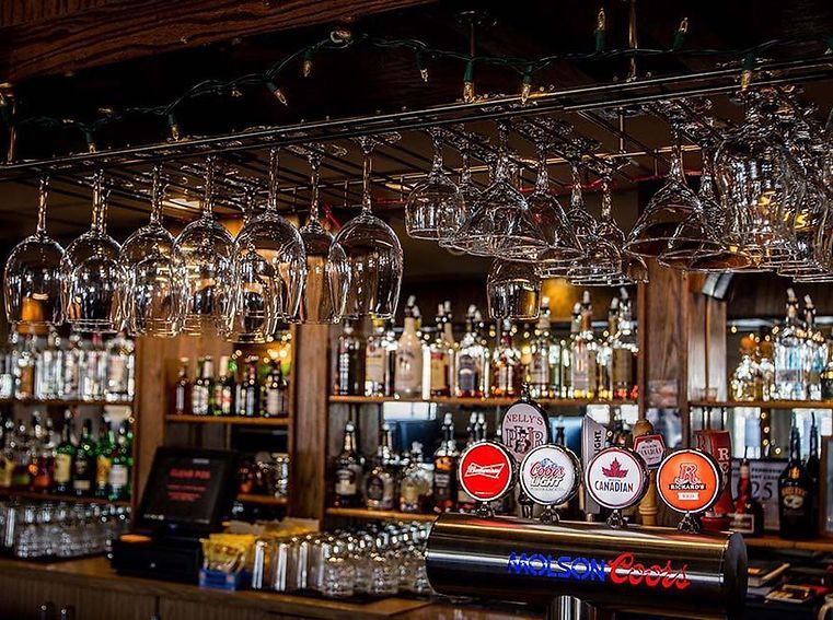 Nelly's Pub | Great Atmosphere & Delicious Food