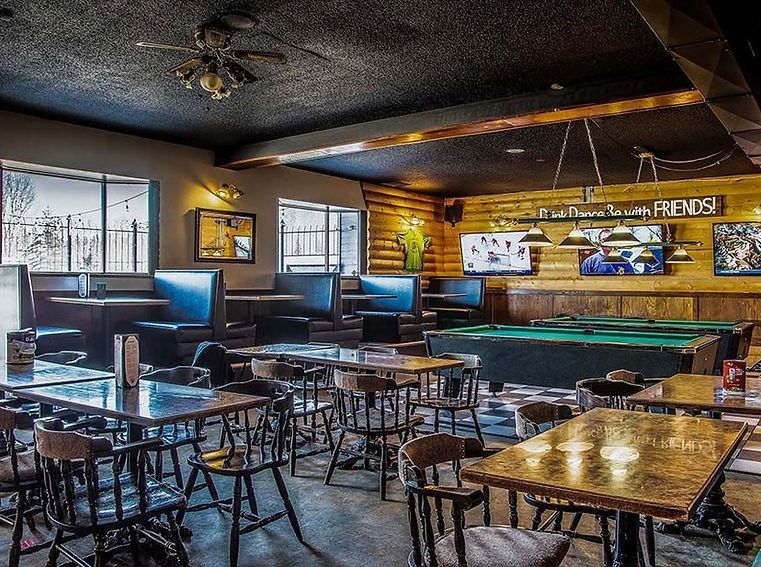 Nelly's Pub | Great Atmosphere & Delicious Food