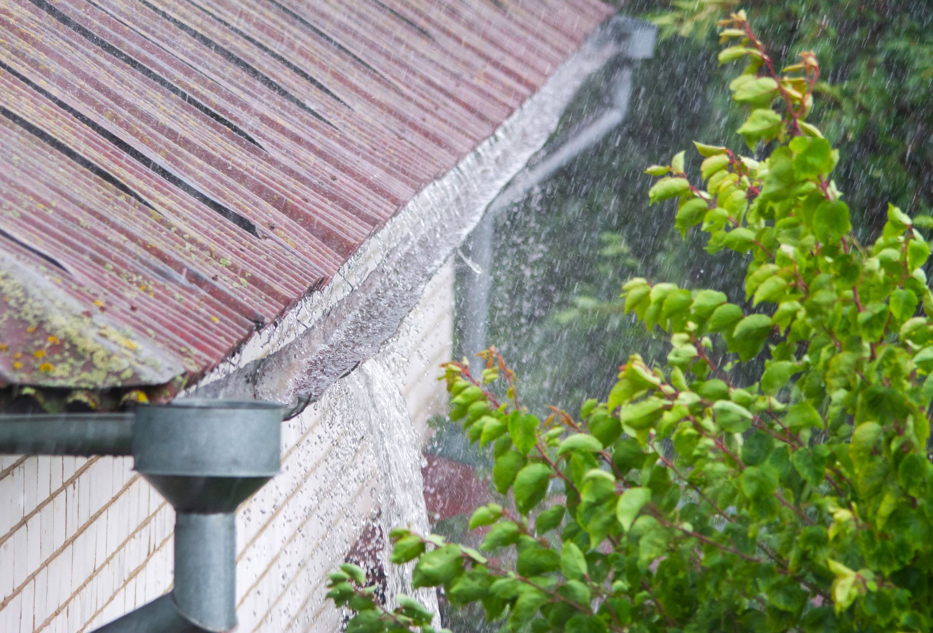 Why Sagging Gutters are a Bigger Problem than You Might Think
