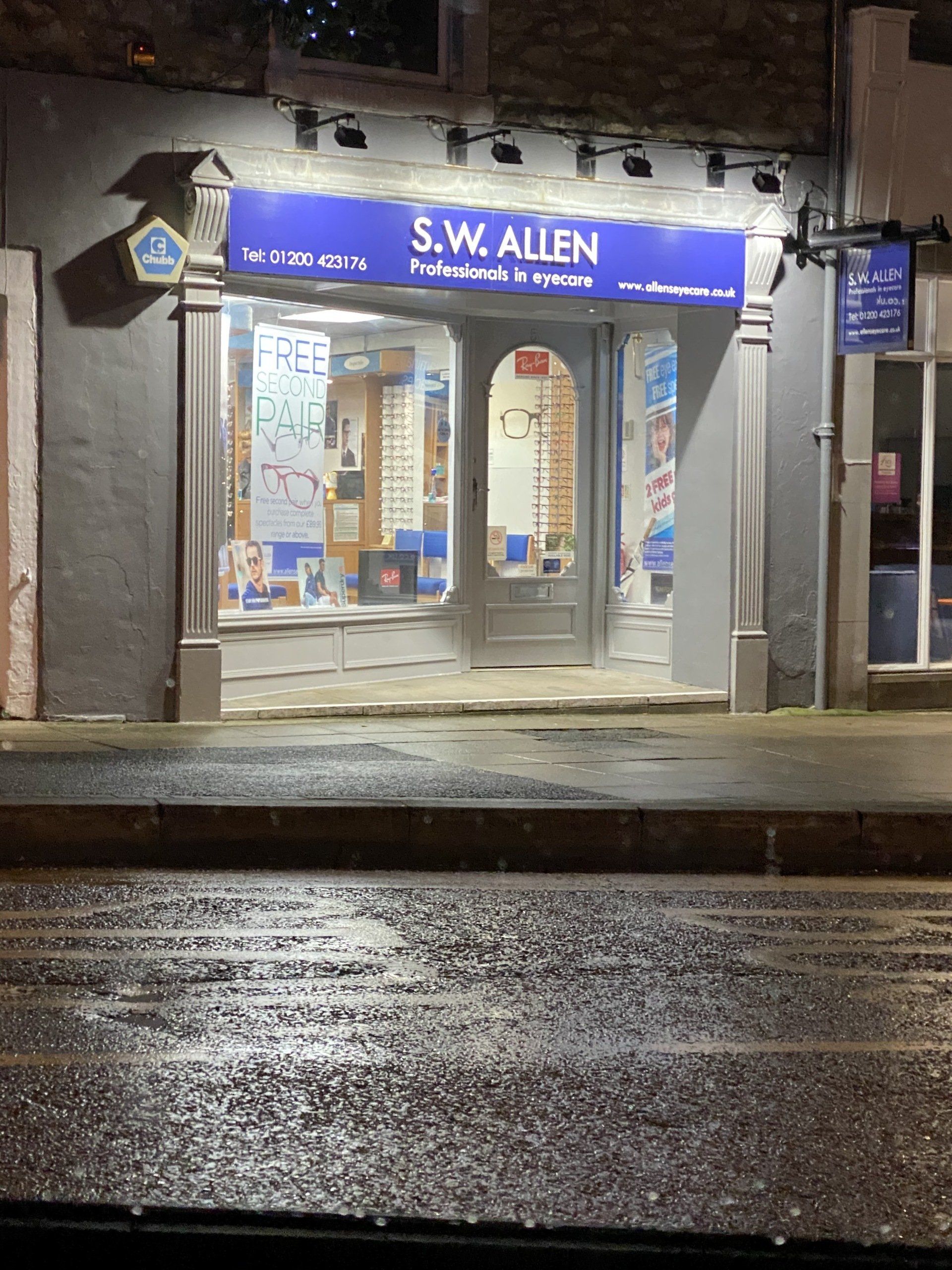 Qualified and experienced opticians | S W Allen
