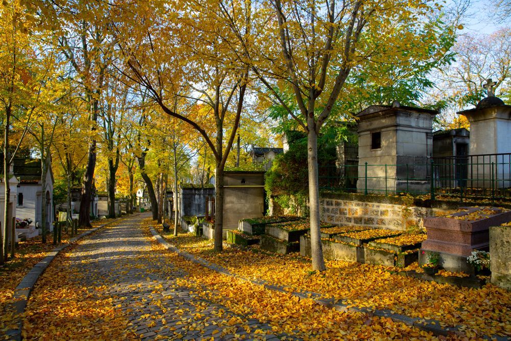 8 Iconic Cemeteries Around the World