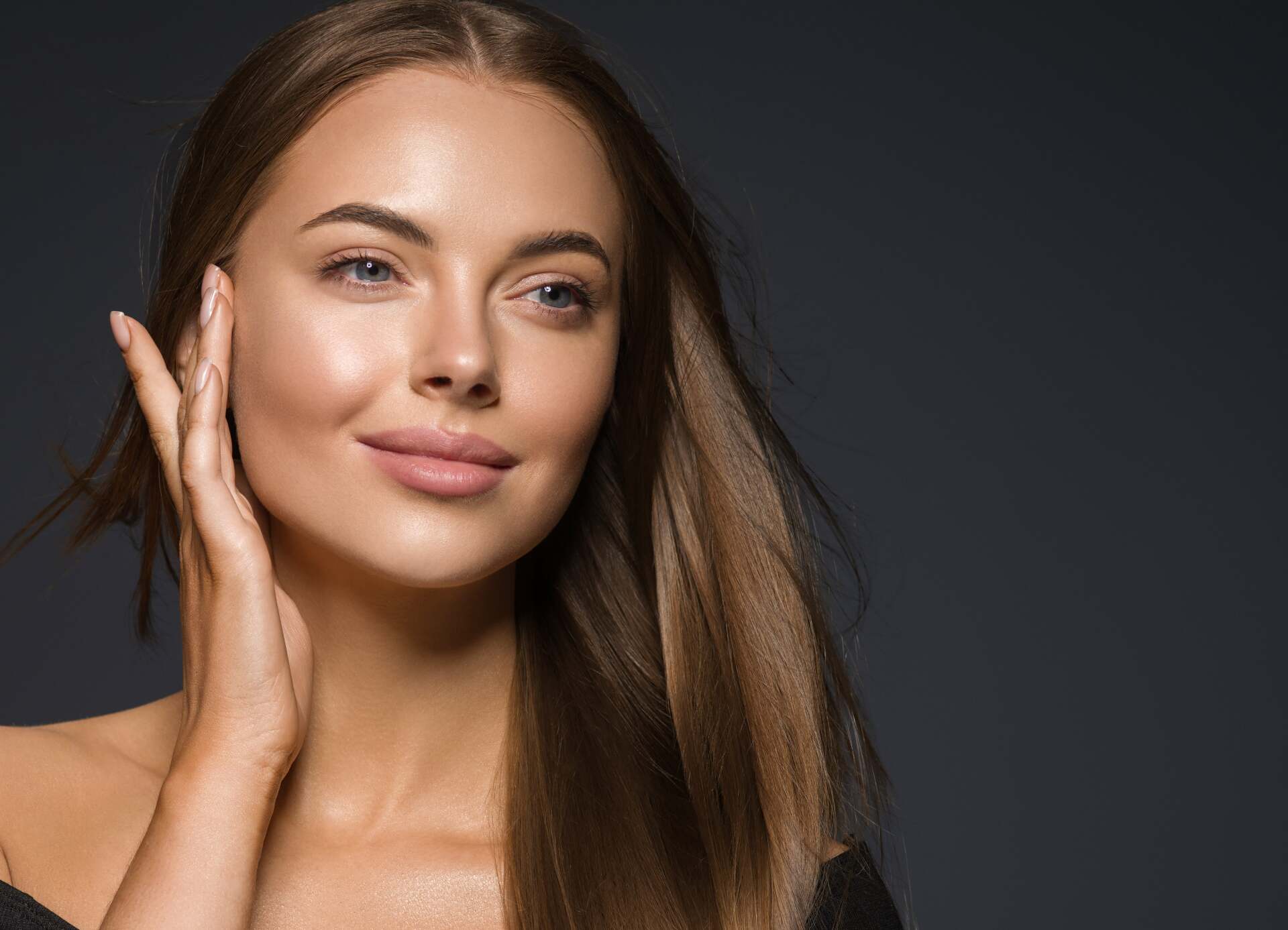 Como é feita a aplicação da enzima hialuronidase?