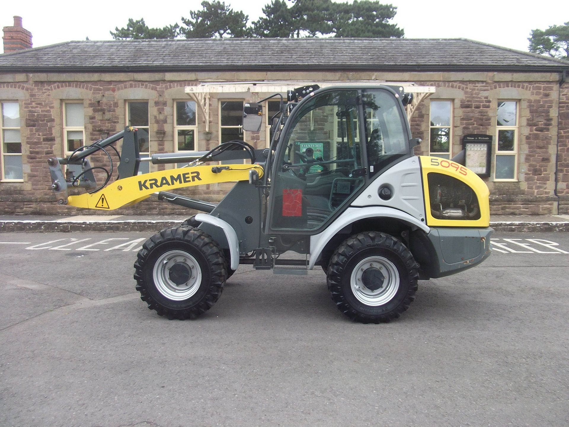 Home | Forklift Trucks & Telehandler Hire | Cheltenham