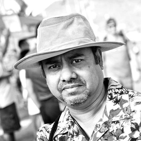 Home [royalqtravels.com]