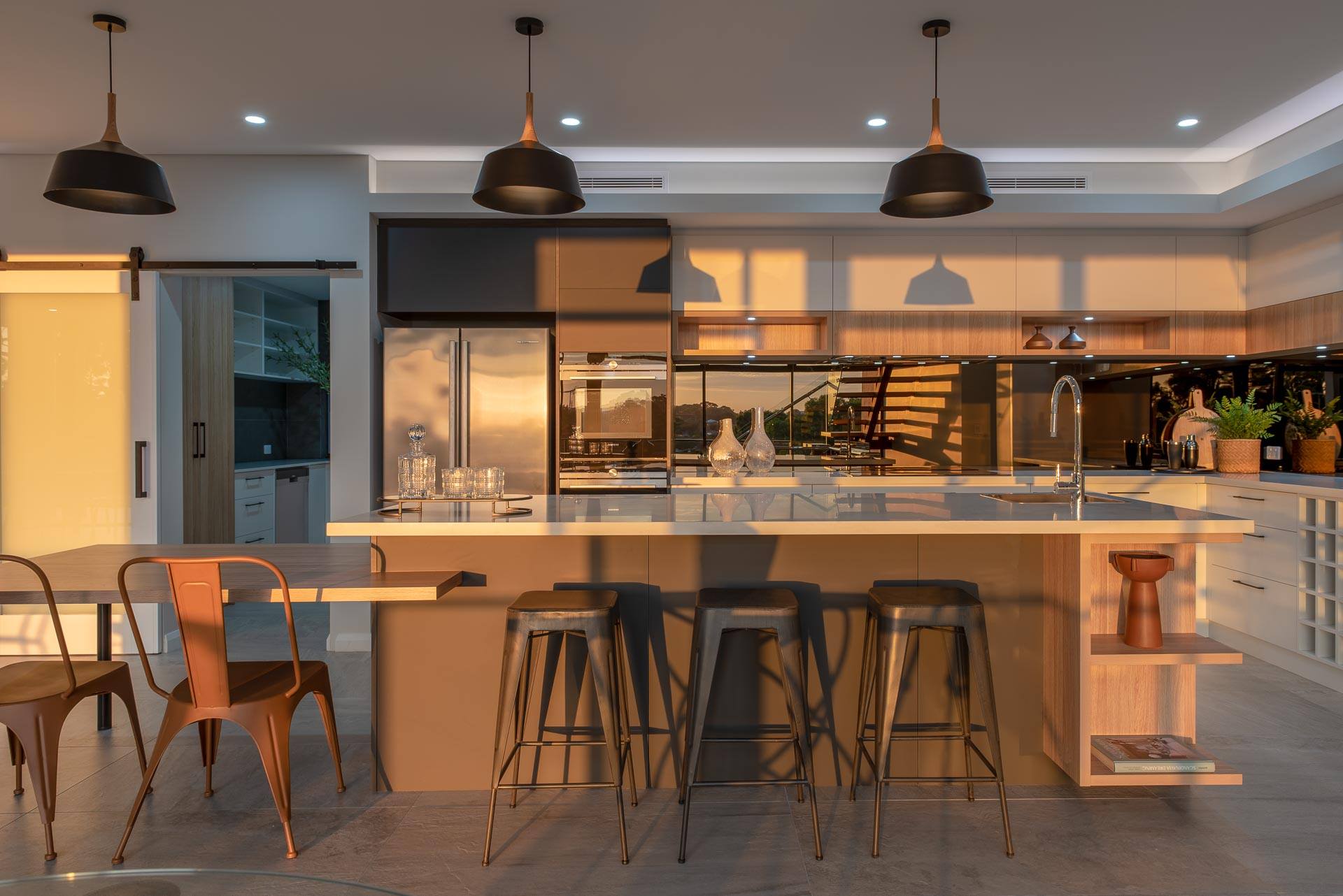 Home [www.mastertops.com.au]