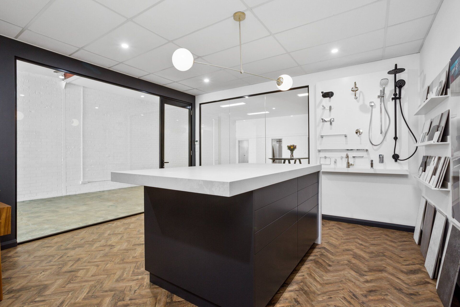 Home [www.mastertops.com.au]