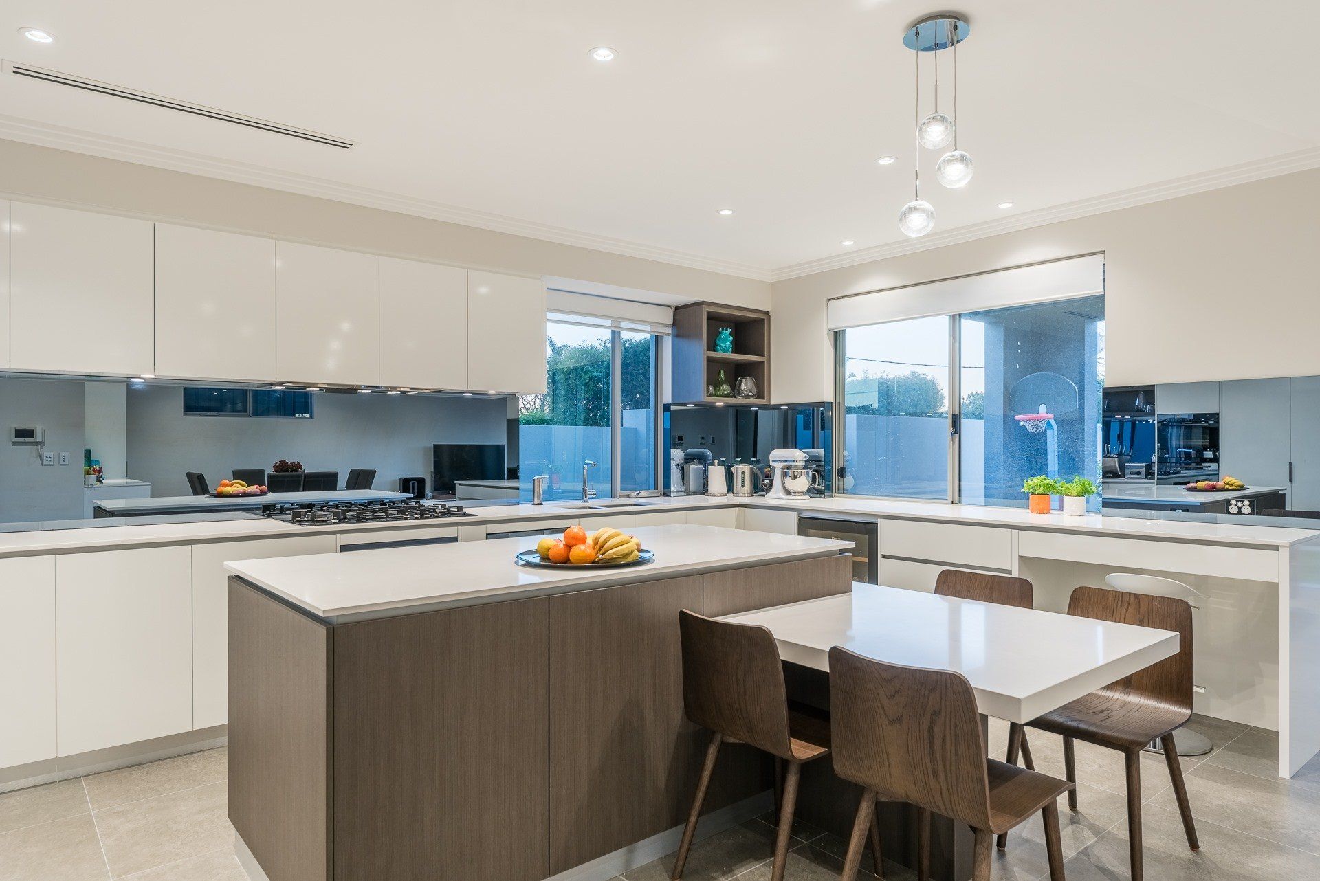 Home [www.mastertops.com.au]