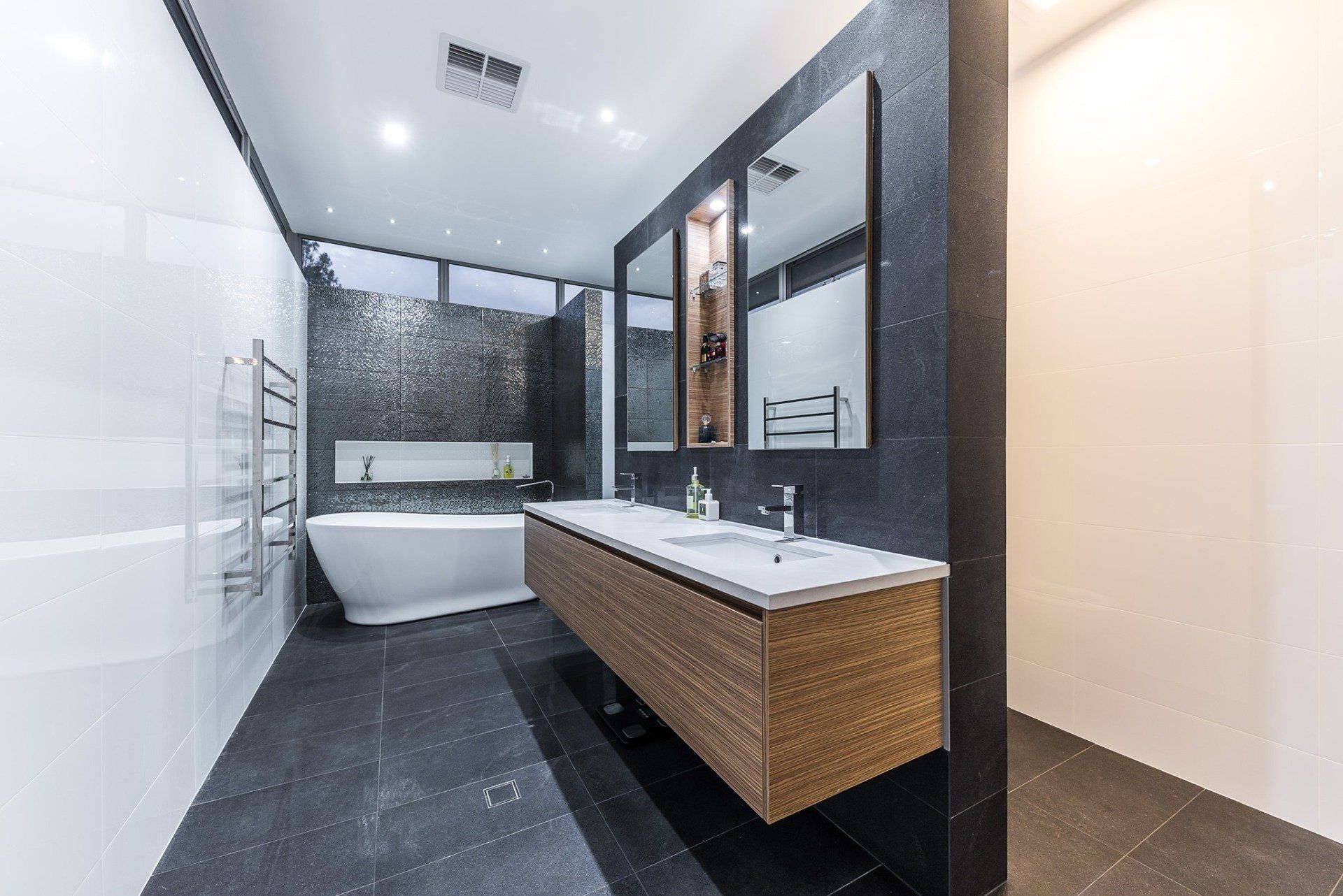 Home [www.mastertops.com.au]