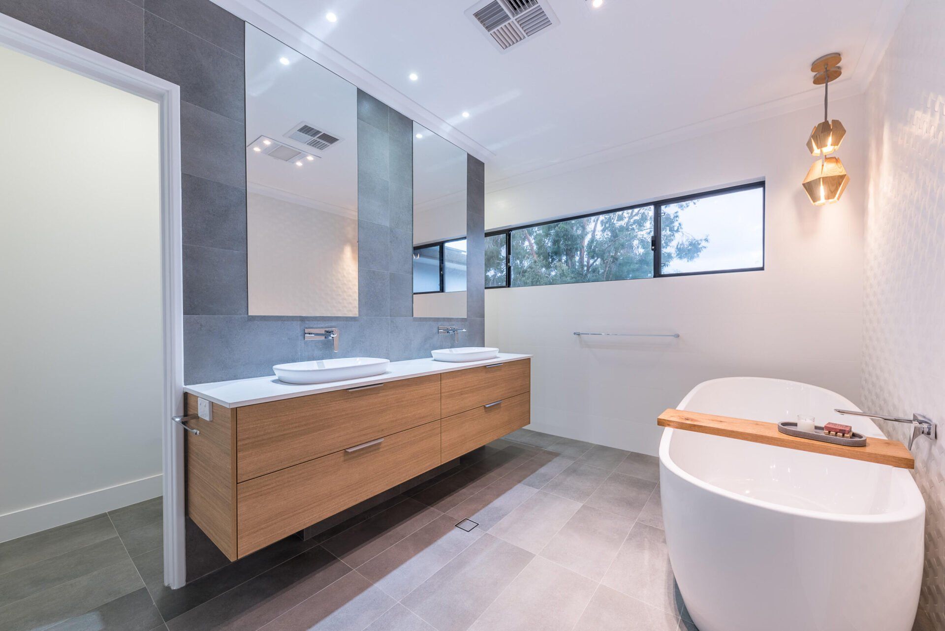 Home [www.mastertops.com.au]