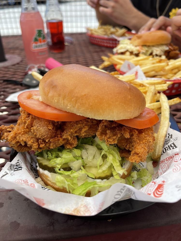 HOME [www.cluckersreno.com]