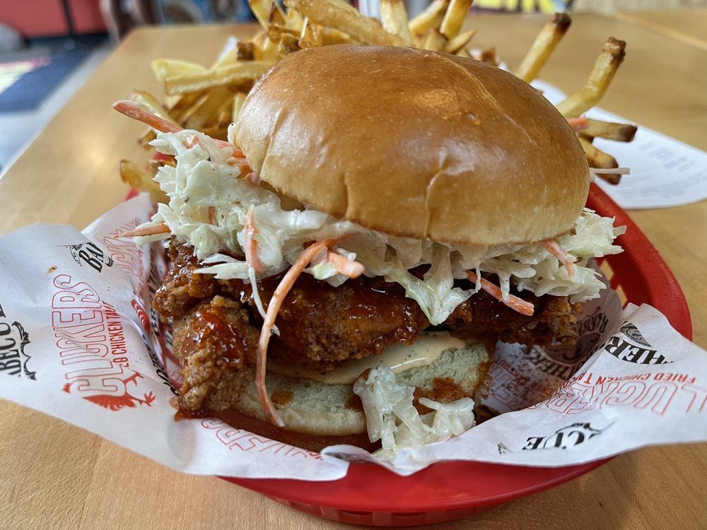 HOME [www.cluckersreno.com]