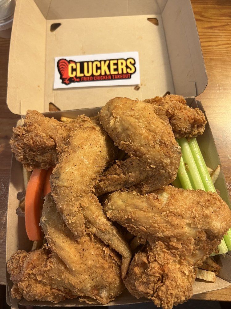 HOME [www.cluckersreno.com]