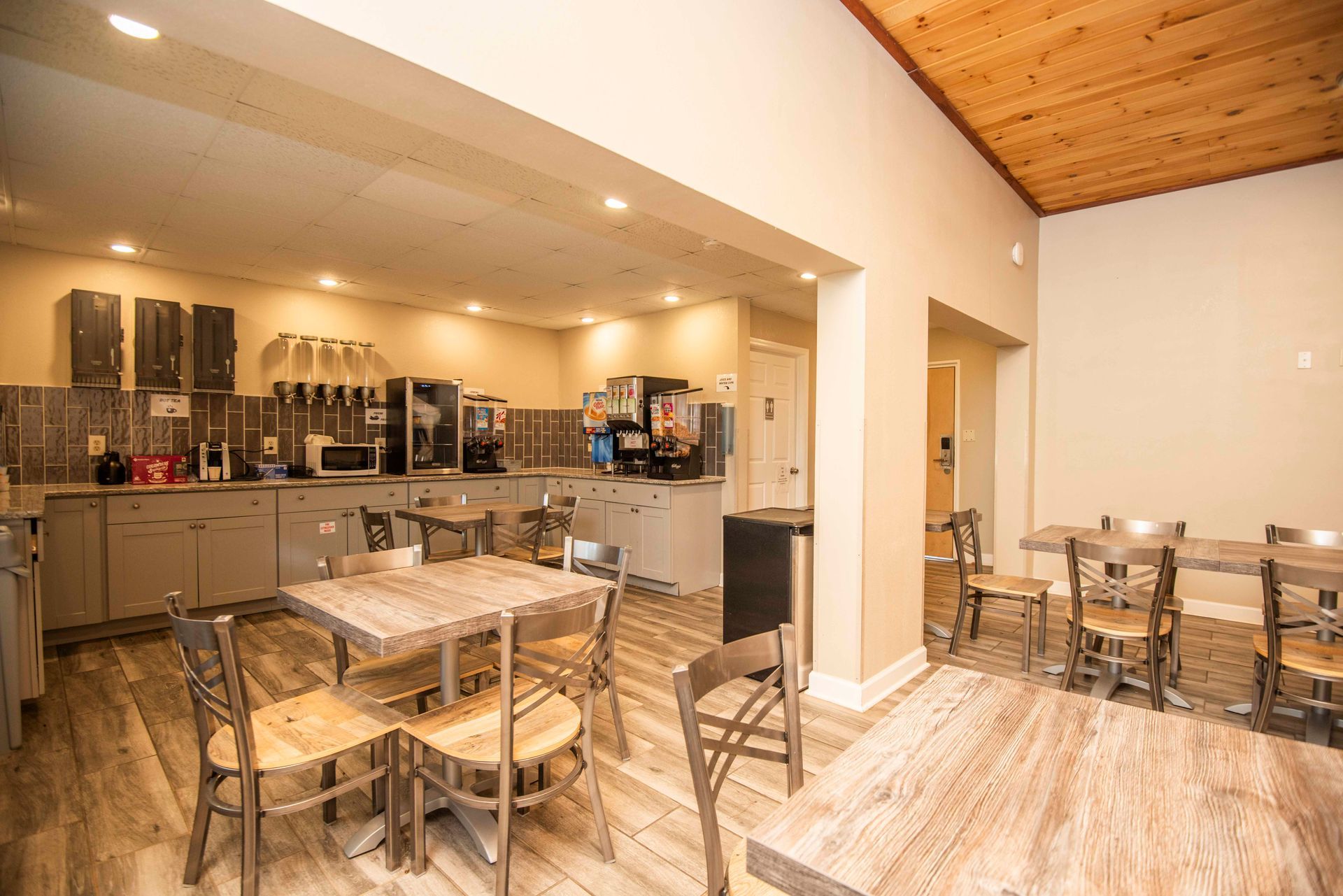 Tremont Lodge & Resort | Book Direct & Save