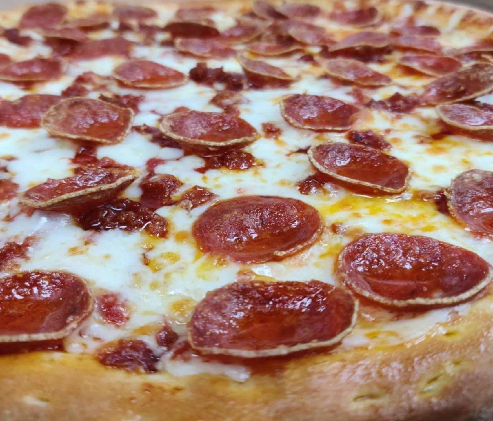 Family-Owned Pizzeria | Mishawaka, IN | Hall’s Kitchen