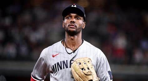 Pirates Sign CF Michael A. Taylor