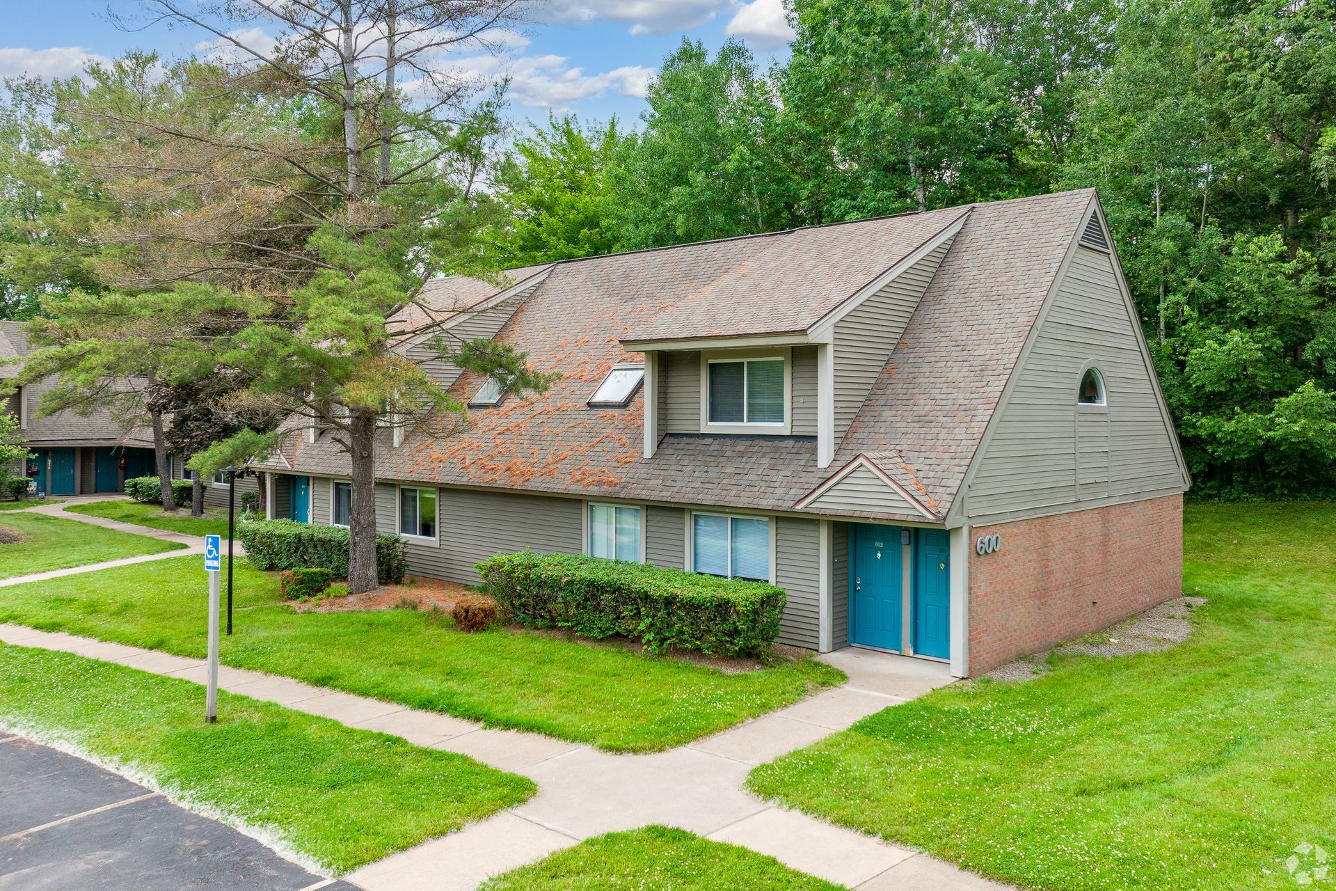 Meadowbrook Estates | Suburban Management | NJ