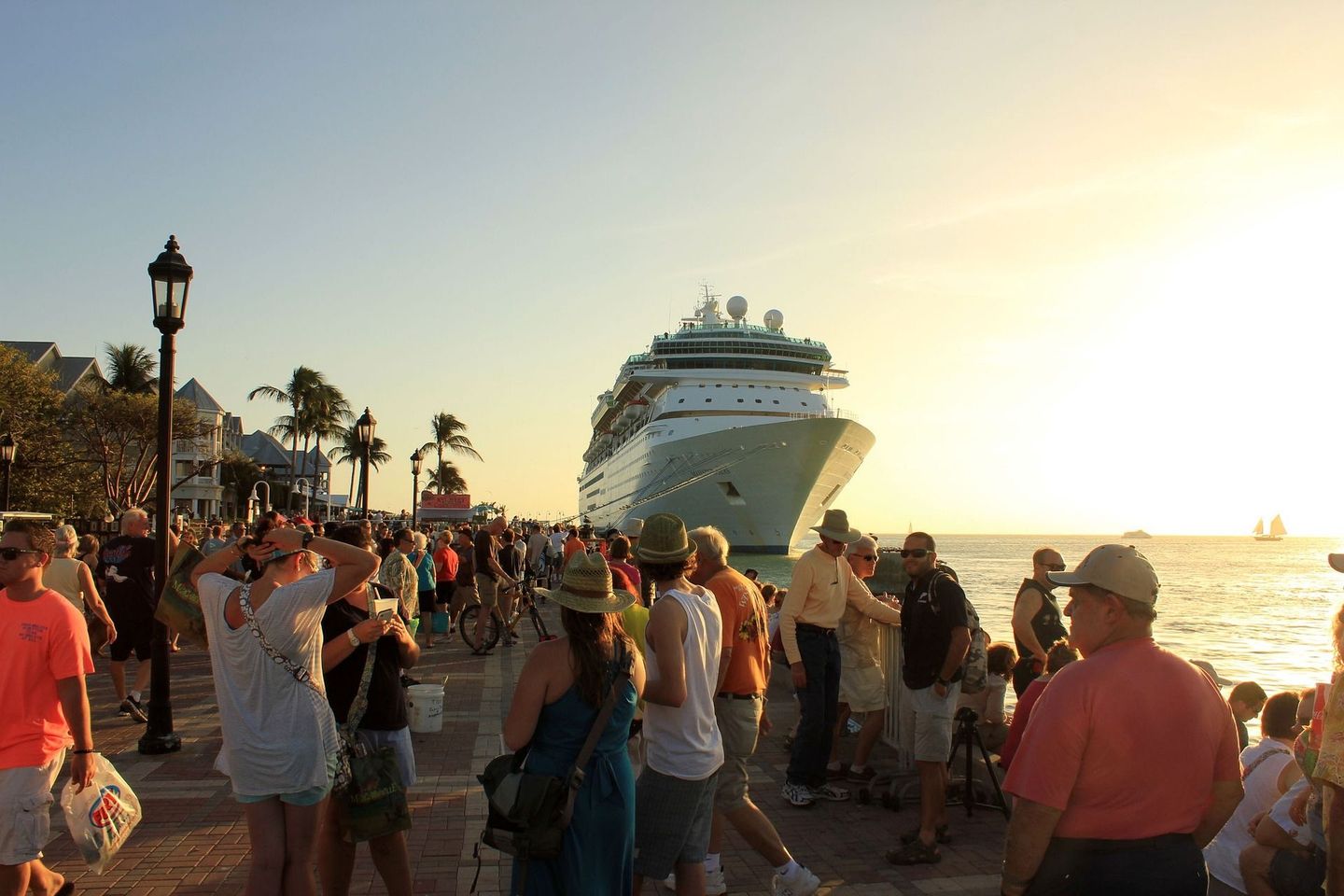 "Key West Sightseeing Tours: Miami to Key West 1 day trip By Bus"