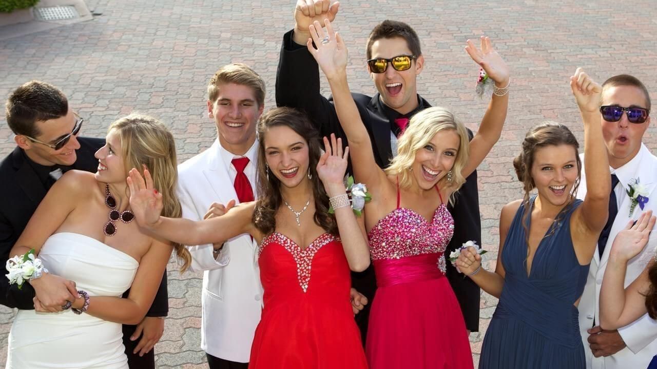 Party Bus Hire for your School Formal Car : Fun and Unique