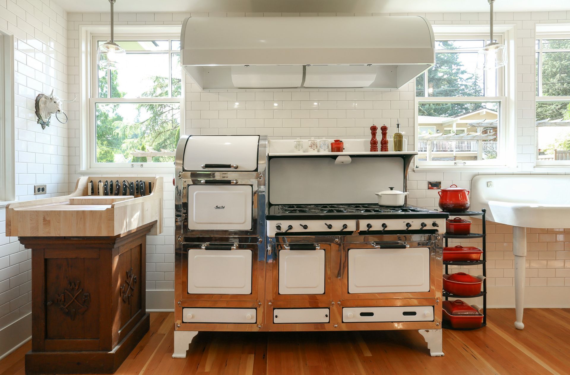 Fitted vs. Unfitted Kitchen Design for Vintage Homes