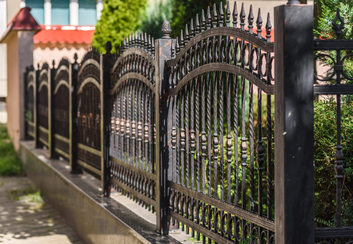 The Benefits Of Installing a Iron Fence in Fort Worth, TX