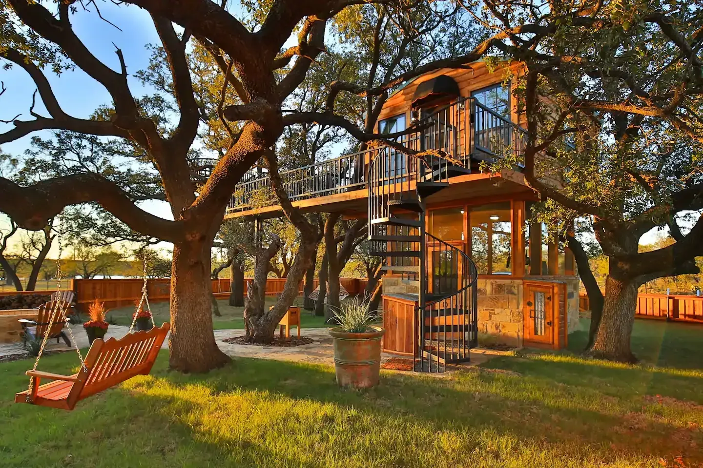 Ryder's Treehouse | Romantic Treehouse Stay in Texas
