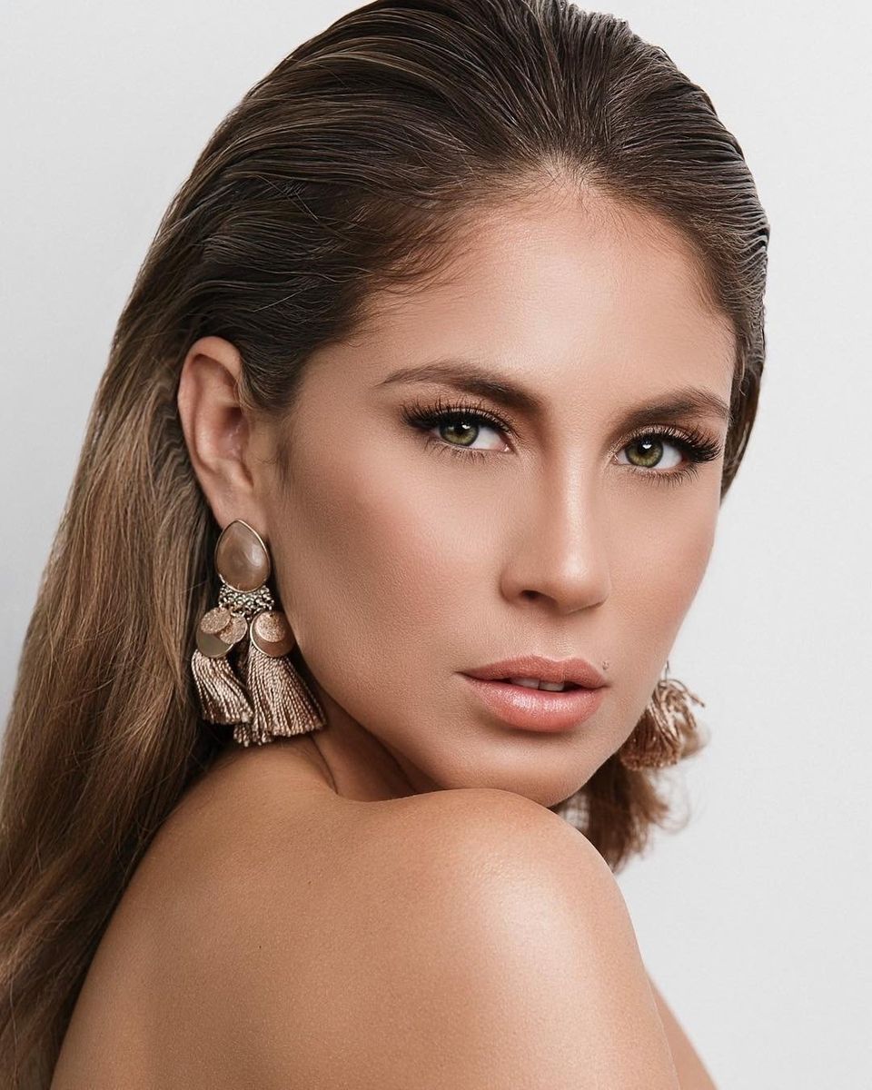 Axel Artistry - Celebrity Makeup Artist